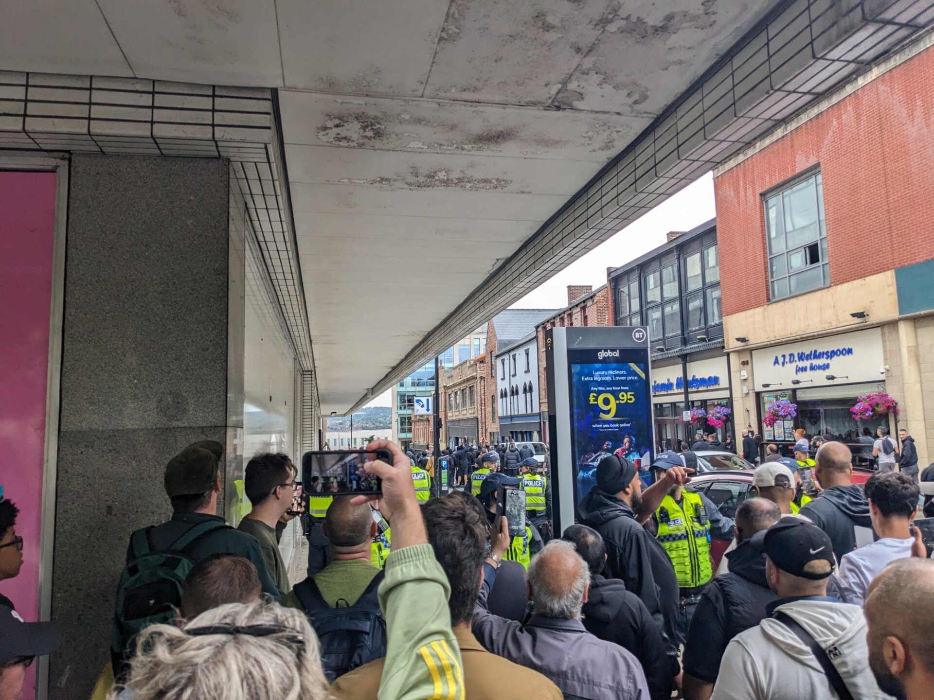 Humiliation for the far-right as hundreds of Sheffielders drive racist ...